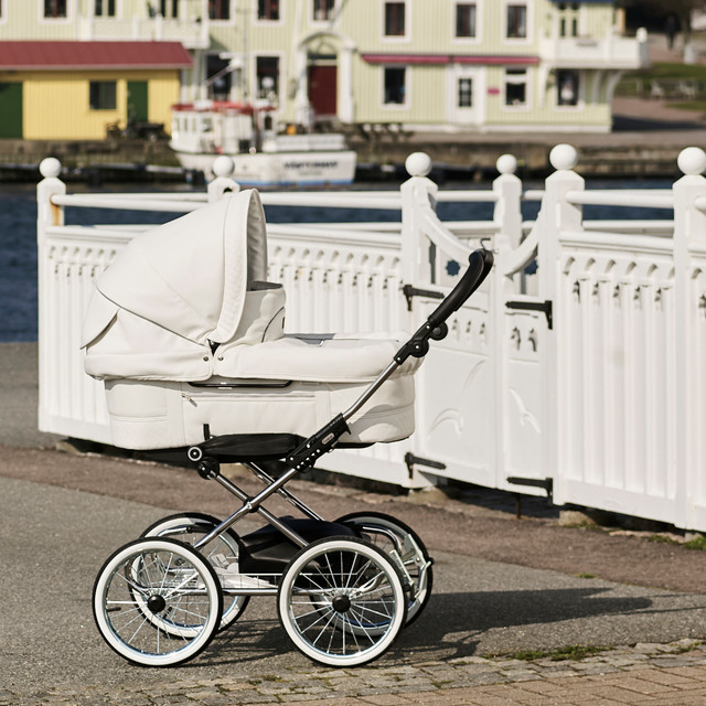EmmalJunga Mondial De Luxe – Classic White Leatherette Pram Package - BebeMotion